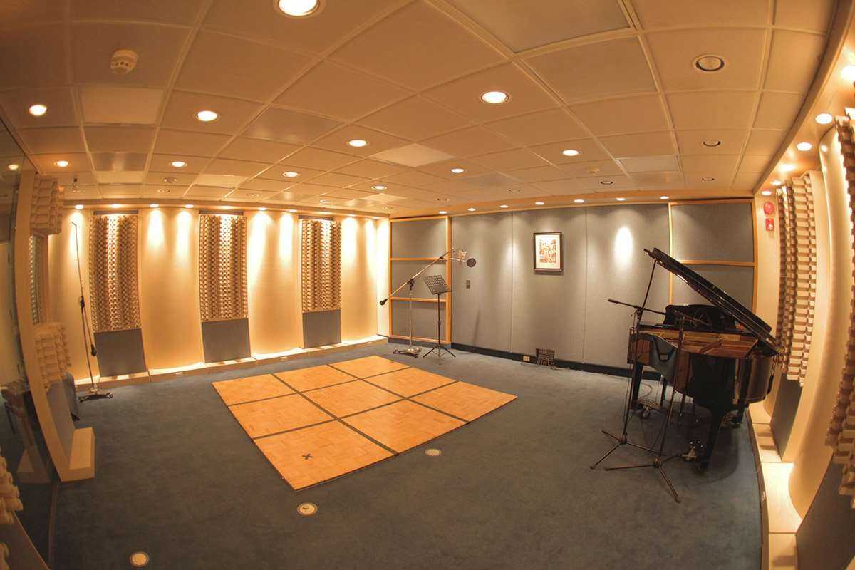 Discover Our State-of-the-Art Recording Studio Rental
