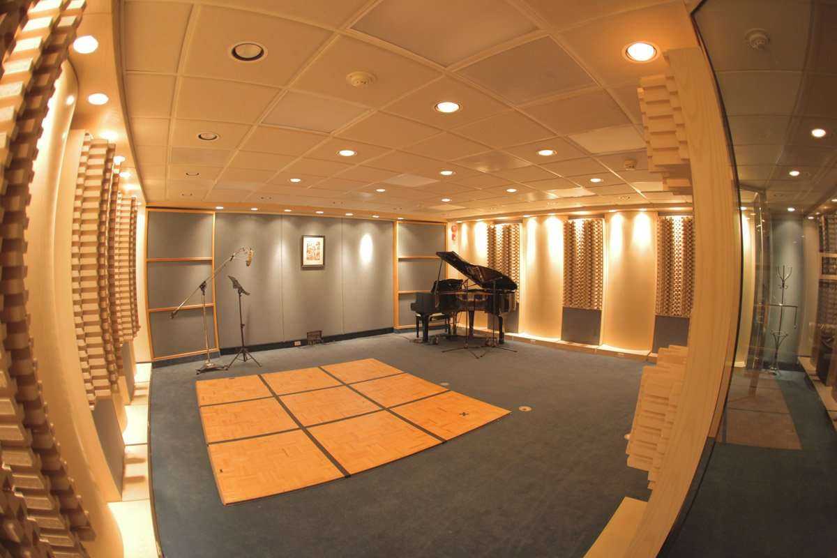 Discover Our State-of-the-Art Recording Studio Rental