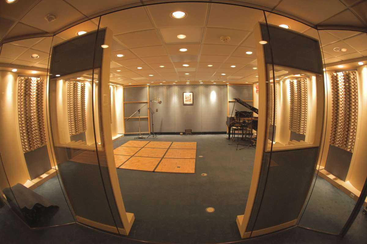 Discover Our State-of-the-Art Recording Studio Rental