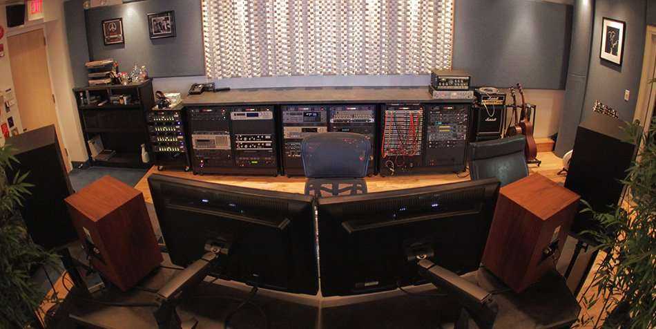 Discover Our State-of-the-Art Recording Studio Rental