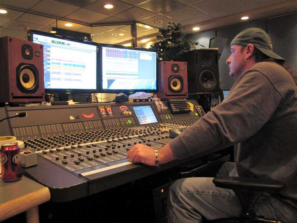 Discover Our State-of-the-Art Recording Studio Rental